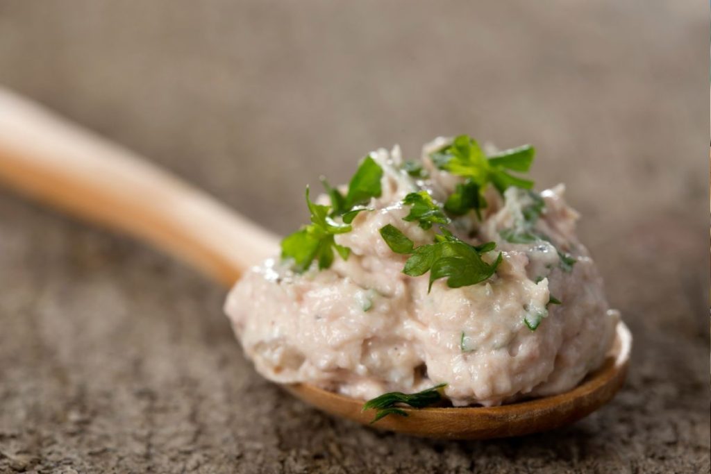 Patê de queijo com cebola; aprenda essa receita prática e saborosa